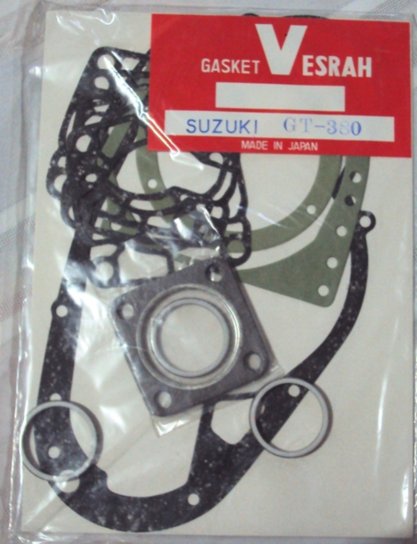 SUZUKI GT380 COMPLETE GASKET SET NOS - Bargain Bike Bits
